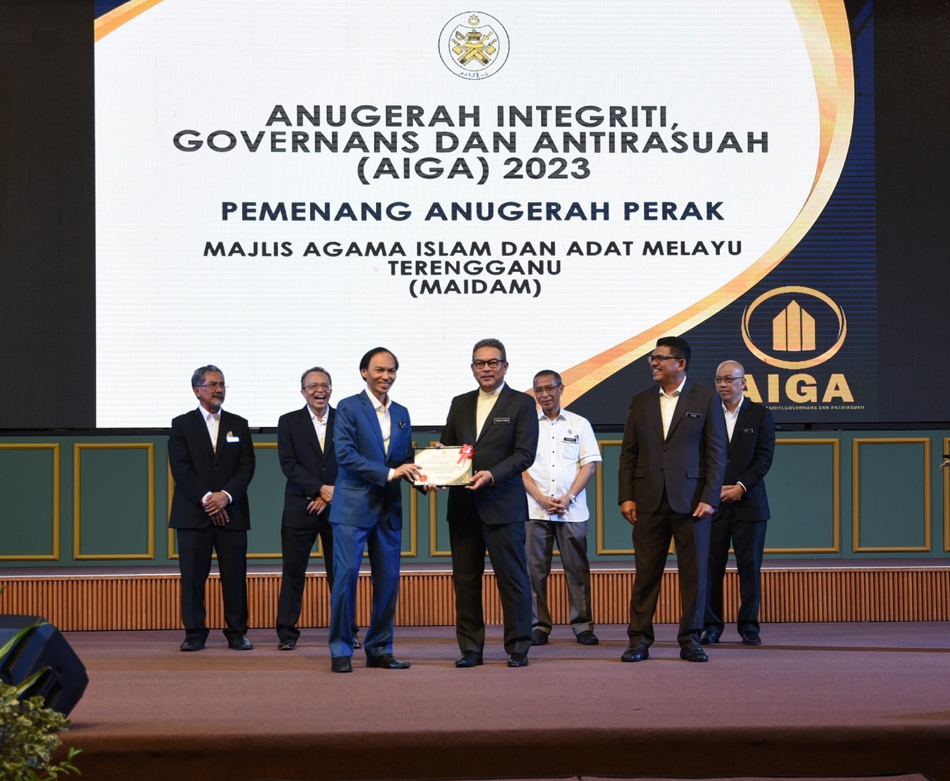 MAIDAM TERIMA PENGHARGAAN DARIPADA SUK TERENGGANU